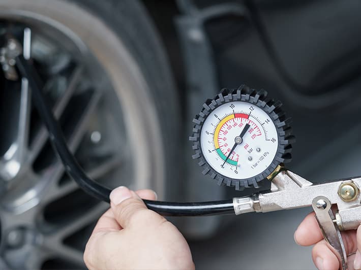 How to check tire pressure | Pirelli