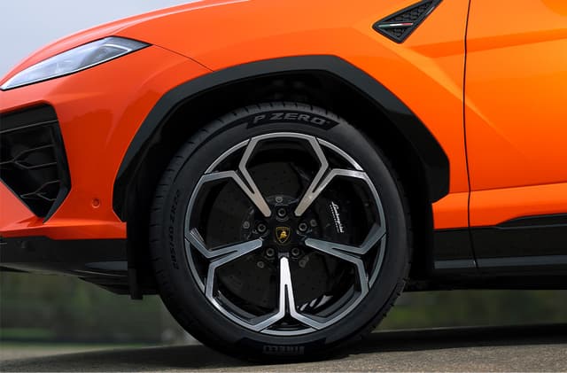 New P ZERO (PZ5) - Car tire | Pirelli