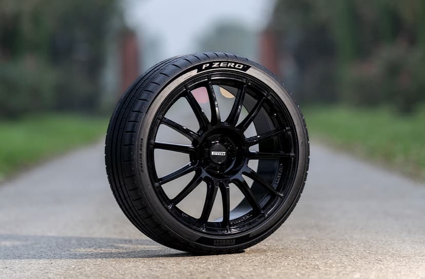 P ZERO™ (PZ5) 255/40R18 | Pirelli